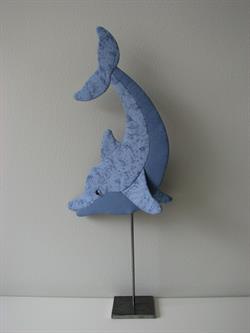 Mønster til denne delfin måler ca 20 cm håndsyet