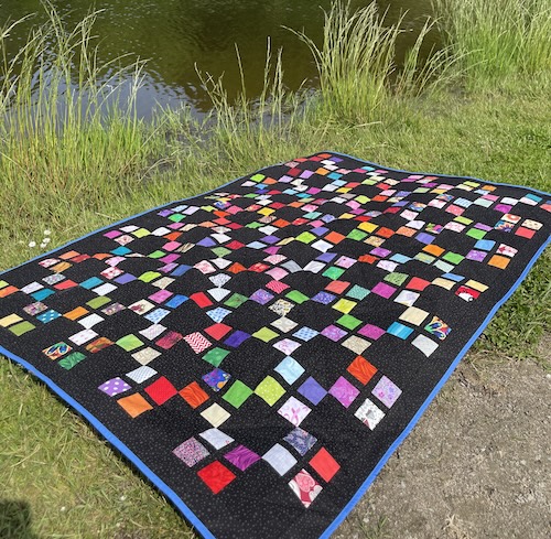 Firkanter på sort bund giver flot Fredensborg tæppe