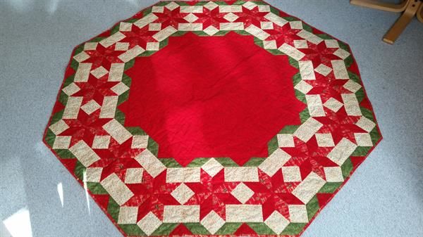 Mønster til Jette A Juletræstæppe som måler 128 x 128 cm.