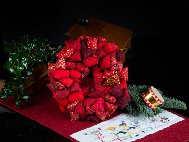 Og julen varer lige til påske -Stitchery bog L. Nørbach